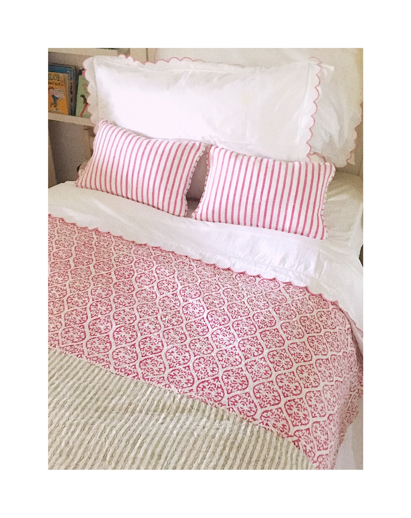 Scalloped Edged, Hand Embroidered Cotton Bed Linen Set - Pushpanjali